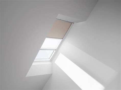Store fenêtre de toit VELUX duo occultant plissé manuel cappuccino DFD