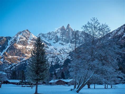 Altas Cumbres Montañosas En El Valle De Chamonix En Los Alpes Franceses