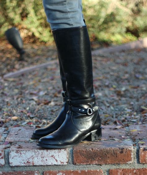 The Look For Less Riding Boots une femme d un certain âge