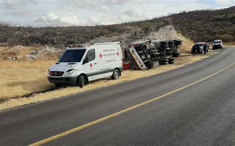 Conductor de tráiler pierde el control y vuelca en las Curvas de