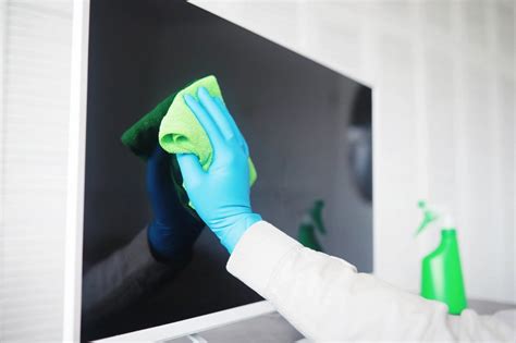 Cómo limpiar la pantalla del televisor o la computadora sin dañarla y