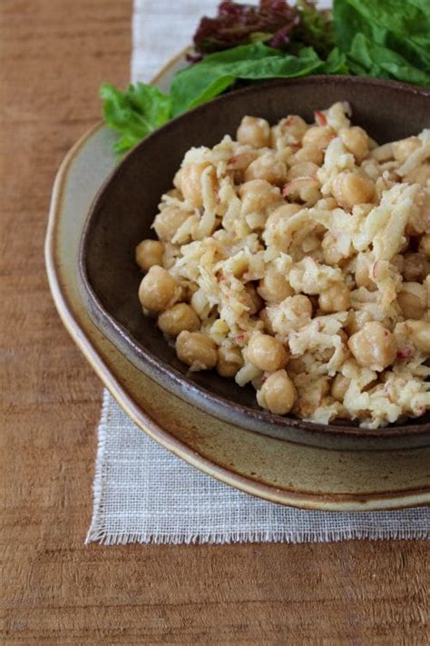 Salada de grão de bico e maçã molho tahine Santo Legume