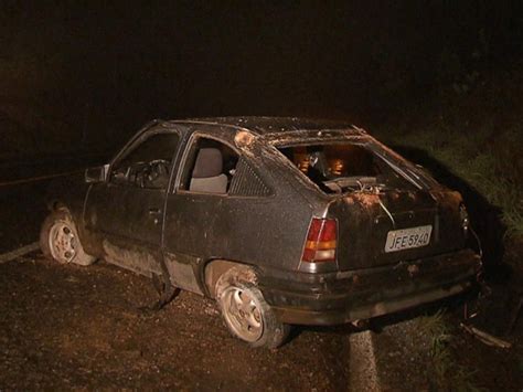 G1 Homem morre após capotar carro roubado na DF 345 em Planaltina