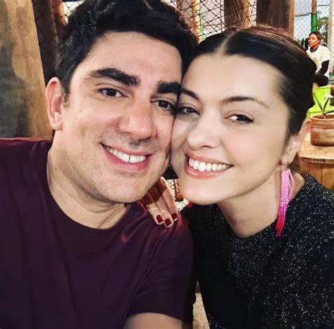 Marcelo Adnet confirma fim do casamento após ser visto beijando mulher