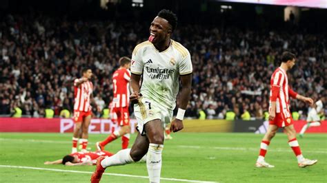 Vini Jr do Real Madrid conquista o prêmio de gol mais bonito do mês