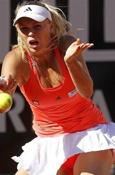 Caroline Wozniacki desnuda mostrando sus tetas y coño Desnuda club