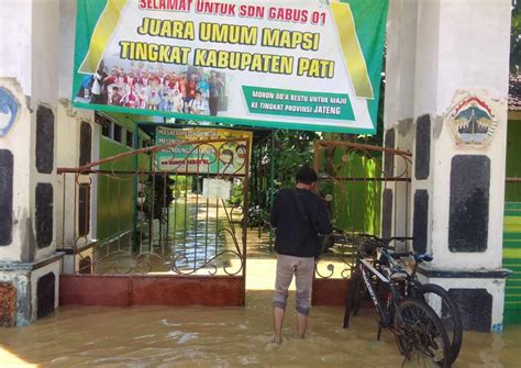 Puluhan Sekolah Di Pati Diliburkan Karena Kebanjiran