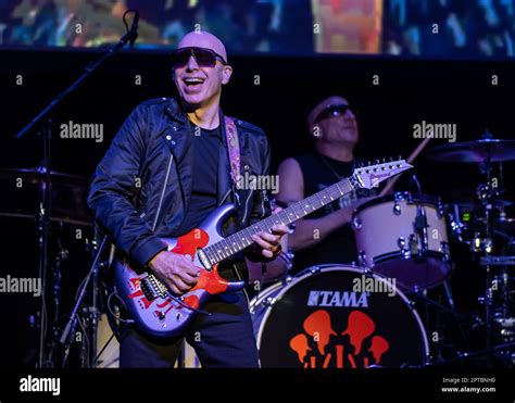 Naples Italie 26 04 2023 Joe Satriani au théâtre Augusteo de Naples