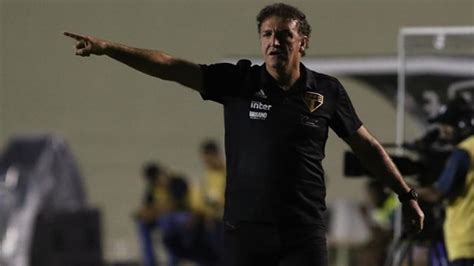 a mão de Cuca Pato e Toró decidem jogo para o líder São Paulo Lance
