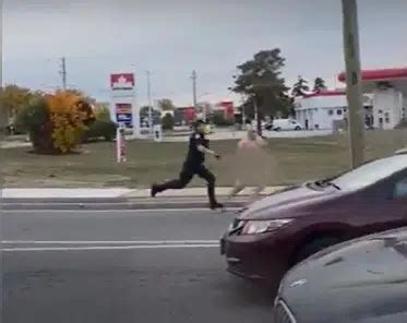 Halton Police Chase Naked Man At Intersection In Oakville FM101