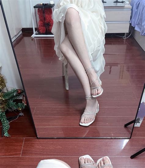 足控本性 On Twitter 足控 脚控 恋足 美脚 素足 恋脚 脚趾 美女 写真 私拍 大长腿 美甲 足交 舔脚 Jio 拖鞋 光脚 凉鞋 偷拍