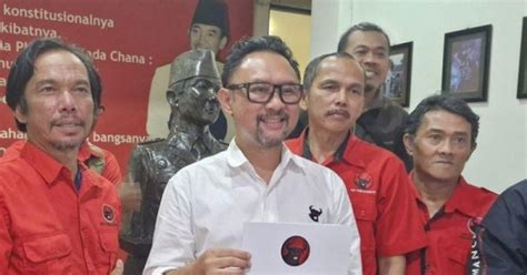Dandan Riza Wardana Dan Ronal Surapradja Dapat Surat Tugas Dari PDI