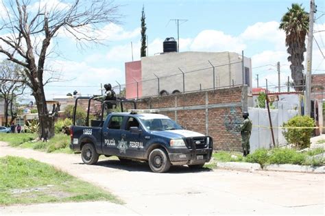 La Jornada Hallan dos cuerpos con mensajes del Cártel de Santa Rosa