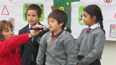 Niños de básica de Colegio Aconcagua rinden homenaje a Carabineros