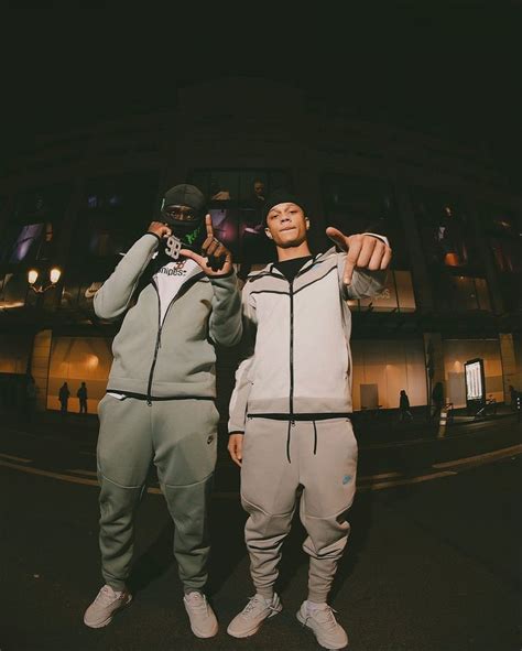Épinglé par 𝓖𝓪𝓫𝔂 sur FAVÉ en 2023 Rappeur Rap Joueur de football