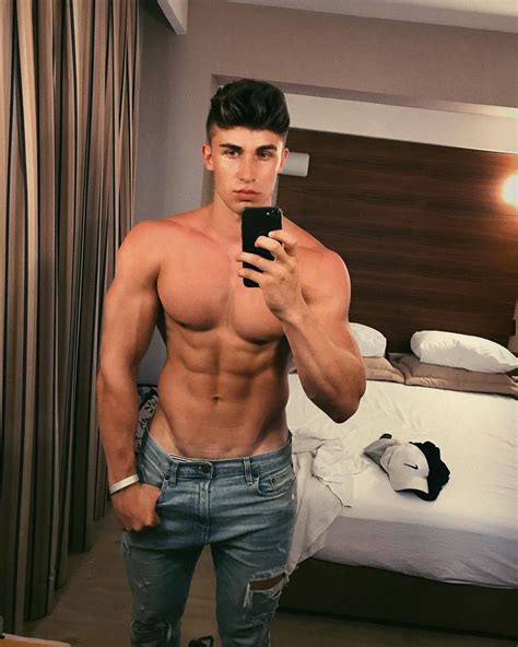 FOTO DE CHICO MUSCULOSO