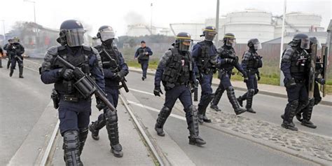 Macron et la démocratie une provocation qui interroge Dictature ou