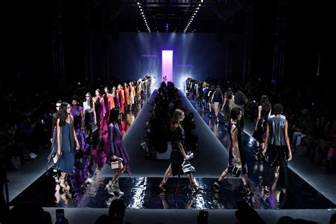 São Paulo Fashion Week retorna à edição presencial número recorde