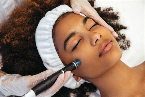 Guide To Dermaplaning Best Products Tips And Tricks Essence