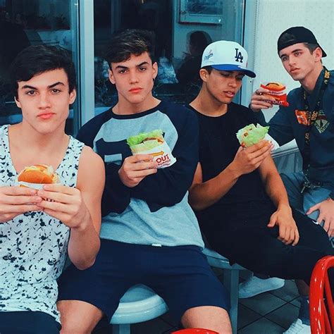 ᴇᴛʜᴀɴ ᴅᴏʟᴀɴ On Instagram Foooooooood” Dolan Twins Twins Ethan And Grayson Dolan