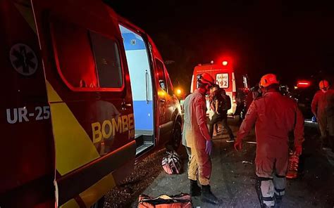 Acidente entre ônibus e carreta deixa mortos e feridos em rodovia de