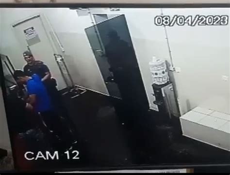 Acusado de estupro morre após lutar PM tomar a arma e atirar na