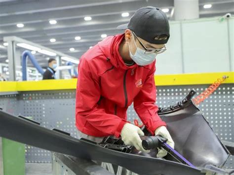 入选世赛中国集训队深圳二高技梁瑞琪在大赛中找到成长路径 集训队 郭乐乐 大赛 新浪新闻