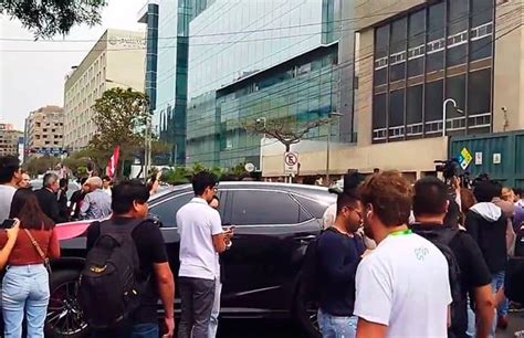 Bloquean Manifestantes La Embajada De M Xico En Per
