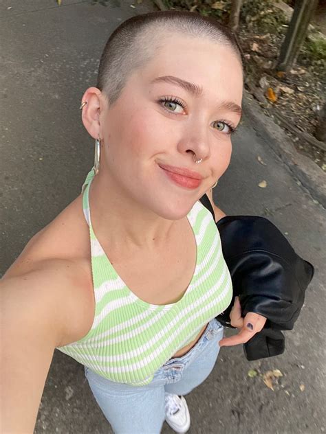 Shaved Hair Women Shaved Head Girl Pretty Hairstyles Girl Hairstyles Bandana Hairstyles How