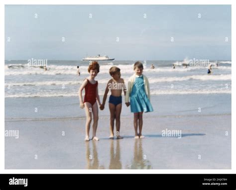Enfant Plage Hi Res Stock Photography And Images Alamy