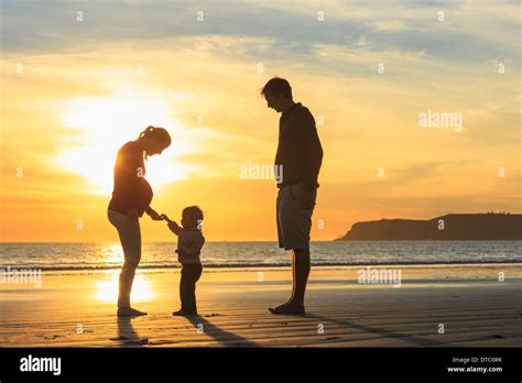 Silueta Familiar Fotograf As E Im Genes De Alta Resoluci N Alamy