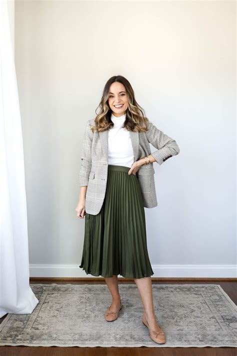 Three Ways To Wear A Pleated Skirt Pumps Push Ups Green Pleated