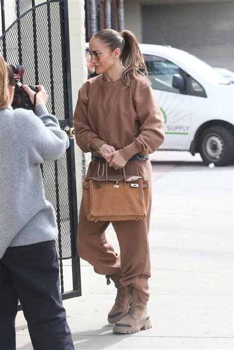 星街拍自律女王詹妮弗洛佩兹Jennifer Lopez今天前往舞蹈室