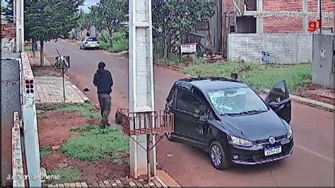 VÍDEO Depois de atropelar e atirar contra jovem suspeito grita Tá