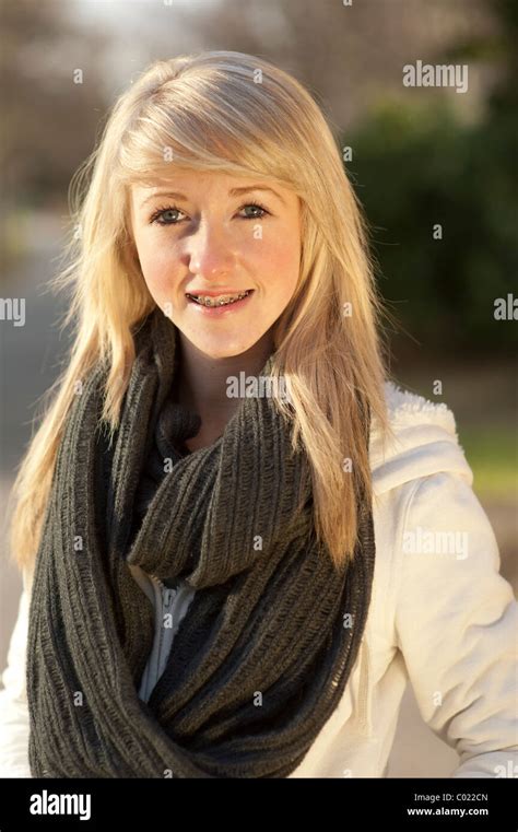 14 year old girl Banque de photographies et dimages à haute résolution