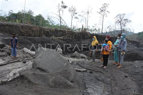 ALIRAN LAHAR GUNUNG SEMERU ANTARA Foto