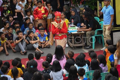 Lomba Busana Daerah Meriahkan HUT RI ANTARA Foto
