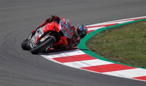 Lorenzo logra su primera pole con Ducati tras un pulso con Márquez