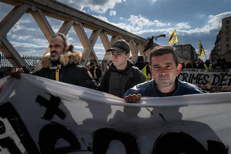 Au Nom Du Maintien De L Ordre Au Nom Du Maintien De L Ordre Photo