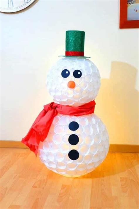 Boneco de neve de copo descartável passo a passo