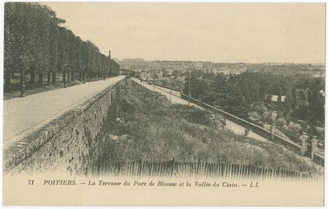 Poitiers Poitiers La terrasse du parc de Blossac et la vallée du