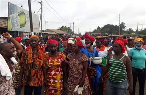 Manifestations En C Te D Ivoire Alassane Ouattara Instaure Un Couvre