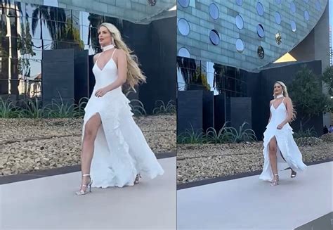 Noiva Moderna Yasmin Brunet Brilha Ao Fechar Desfile De Moda Look