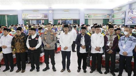Walikota Batam Lepas JCH Kloter Pertama Embarkasi Batam Dibagi Jadi 32