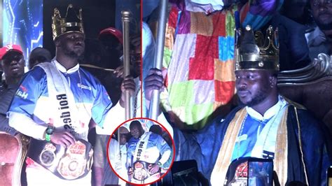 Modou Lo reçoit son couronne de roi des arènes pour la 3ème fois et
