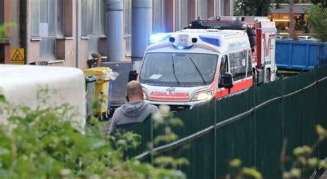 Travolge Madre E Figlio Enne Disabile Sulle Strisce Pedonali E Fugge