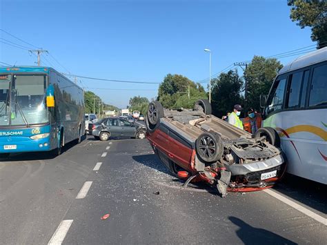 Los Ángeles colisión múltiple con posterior volcamiento dejó un