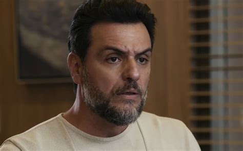 Preso e faminto Moretti rasteja aos pés de Guida em Travessia Pago o