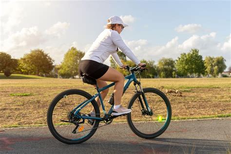 Andar de bicicleta emagrece Conheça os benefícios de pedalar Manalinda
