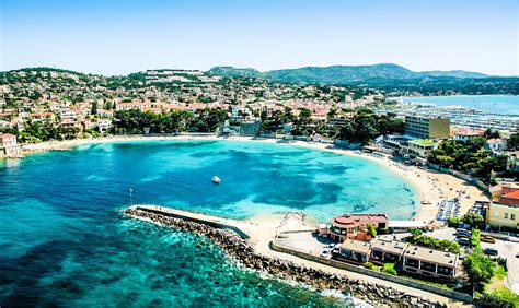 10 Beautiful Towns You Need To Visit In The South Of France Hand